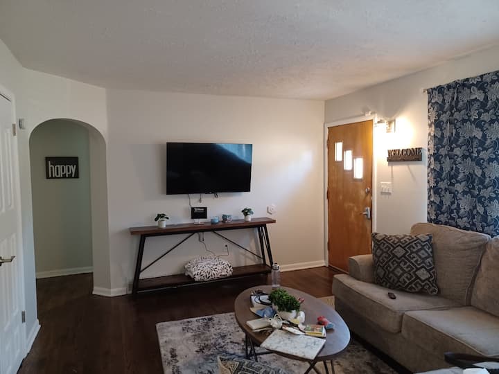Central I-80 Entire House - Omaha, NE