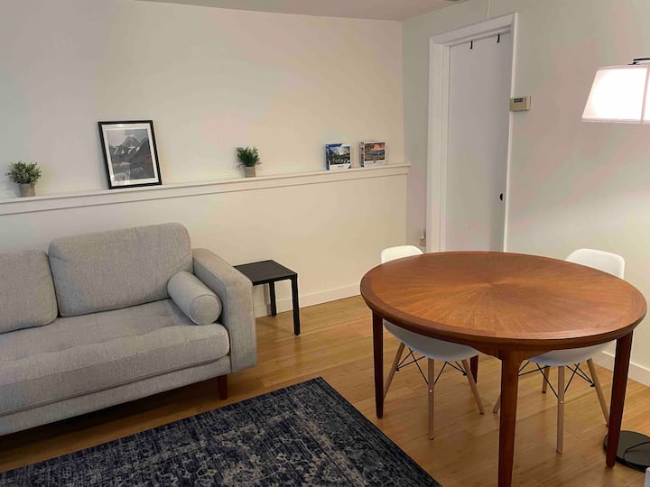 Capitol Hill Hide Away 1 Bedroom With Parking Spot - Seattle, WA