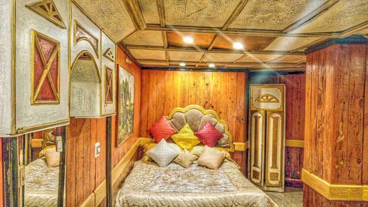 S4-a Heritage Luxury Suite - Ooty