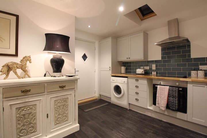 The Mews, Bridge End, Borley - Stanstead