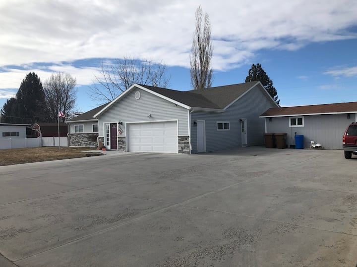 Comfy Two Bedroom& Entertainment Area Basement - Pocatello, ID