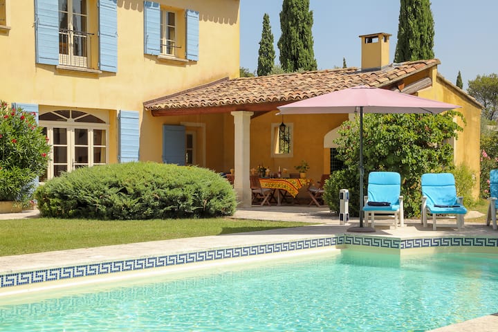 Sleeps 8, Heated Pool & Air Con, Walk To Centre. - Saint-Rémy-de-Provence