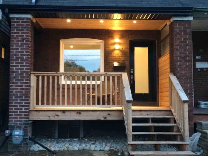 Modern 2 Bedroom Luxury House, Close To Downtown - Toronto