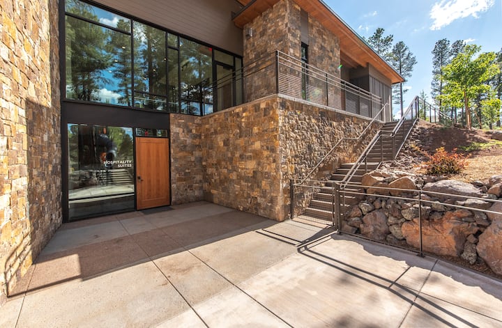 Luxury Oasis: No Cleaning Fee! 18 Beds & Big Yard! - Flagstaff, AZ
