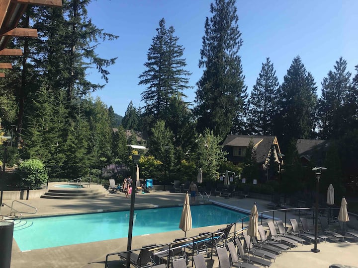 Serene Cottage By The Creek - Cultus Lake