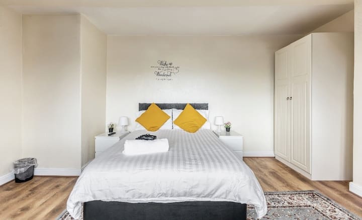 Sunlight Private Bedroom/ Garden, Free Wi-fi & Tv. - Leeds