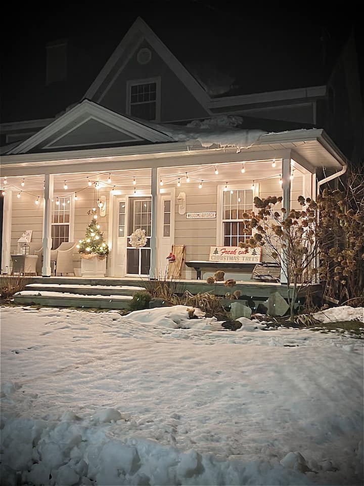 Pretty Peninsula Porch - Wiarton