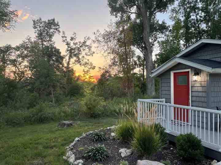 Cozy Cottage - Cedar Rapids, IA