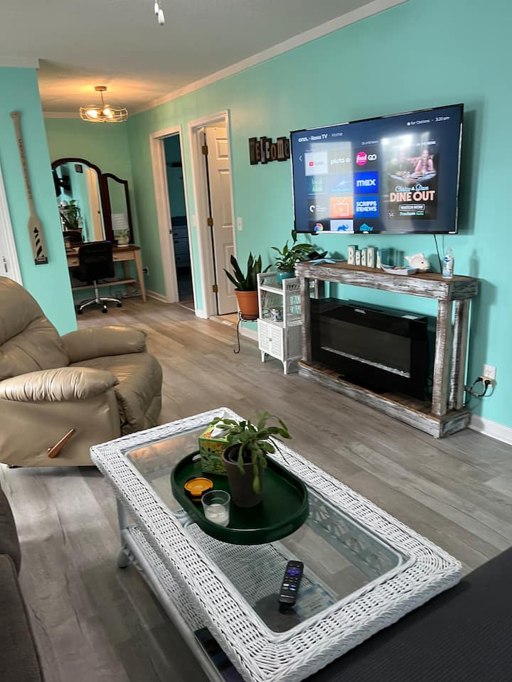 Walk To Beach, Two Seasters Duplex C2 - Oak Island, NC