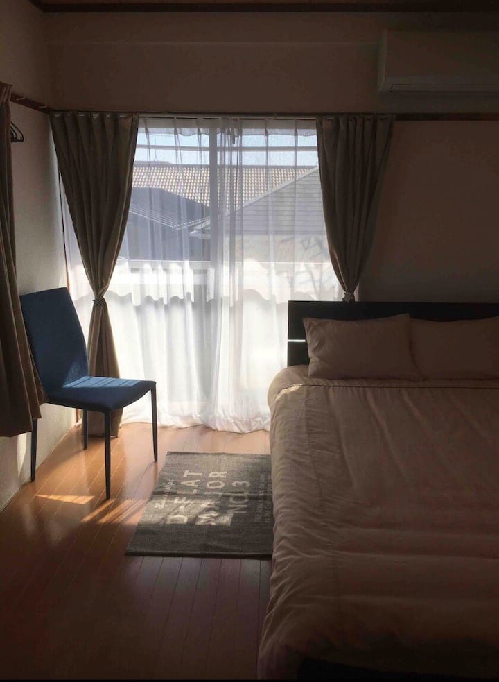 Wb ¥4,980(2persons、お2人で)、駐車無料、飲食店、スーパー、温泉、宮崎駅までバス有 - 宮崎市