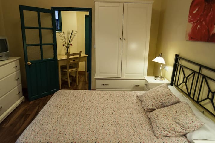 Montoreña - Estudio Matrimonial Baño Y Cocina (Nr) - Seville