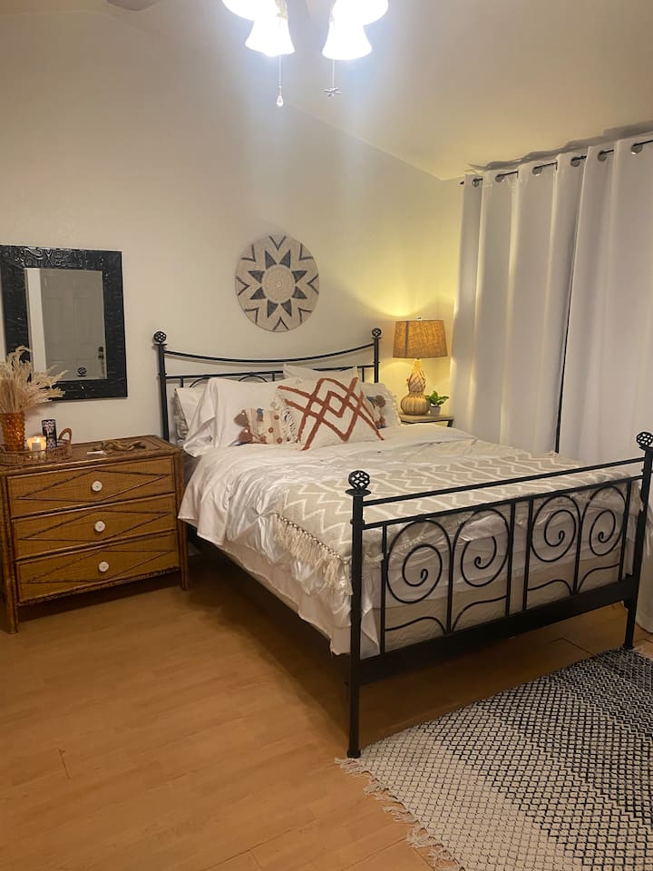Riverside Entire Studio Pet Friendly Kt/bth/yes - Riverside, CA