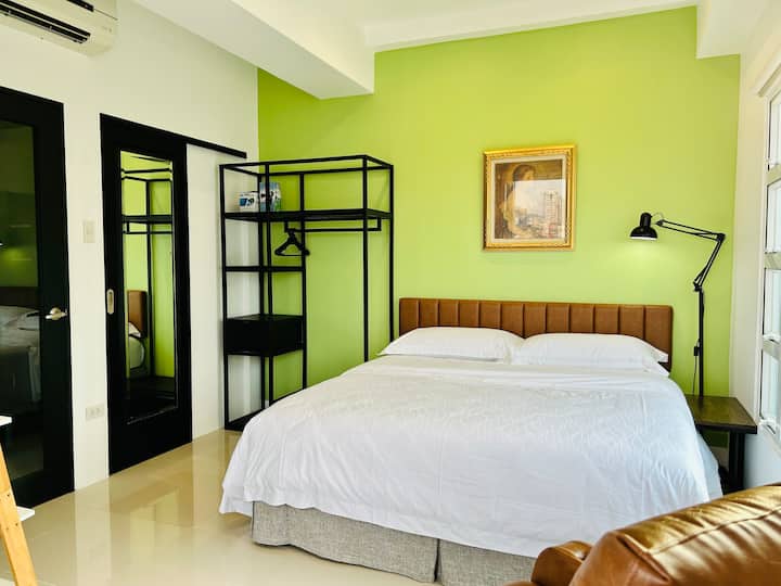 2b Spacious Apartment With Balcony + Romantic View - Cebu City