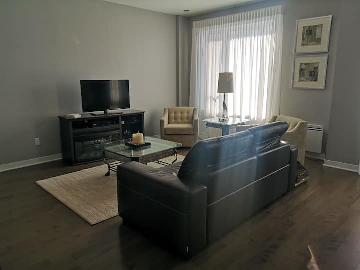 Magnifique Maison De Ville, Moderne Et Conviviale - Mirabel