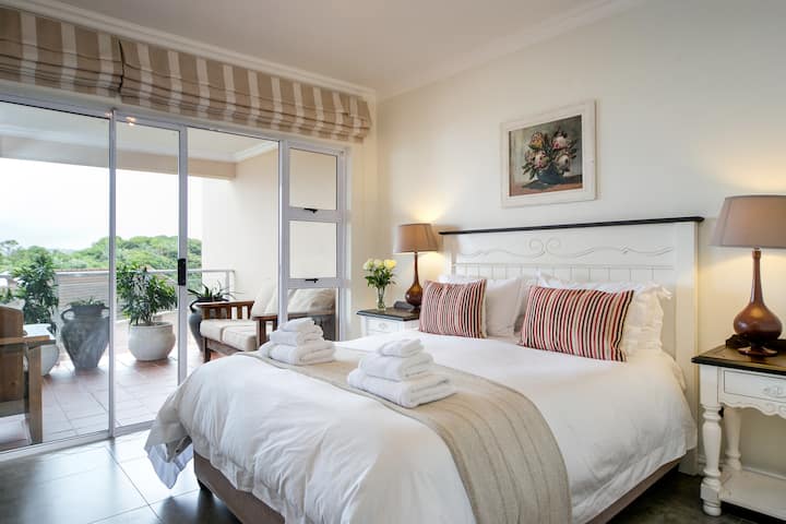 5 La Mer - Side-sea, Garden & Pool View - Illovo South