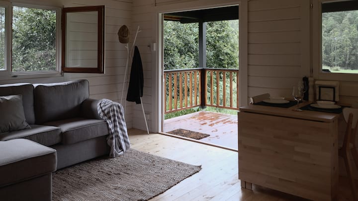 "Birdsong @ Girralong" - Secluded Forest Cabin - Australia