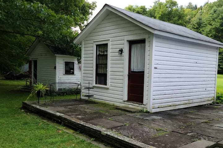 Riverfront Private Cottage - Hancock, NY