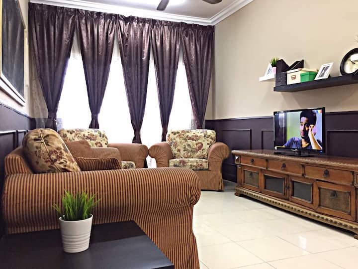 Norra Homestay At Mines A Comfort Home-like-hotel - Seri Kembangan