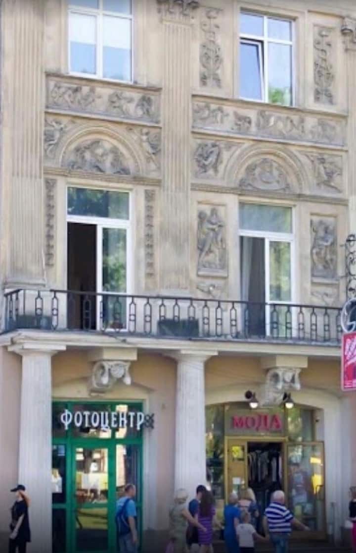 3separed Bedrooms In Main Avenju - Lviv