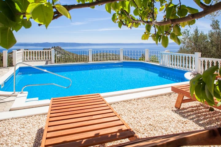 Detached House In A New Light With Heated Swimming Pool Large 10mx8m - Makarska