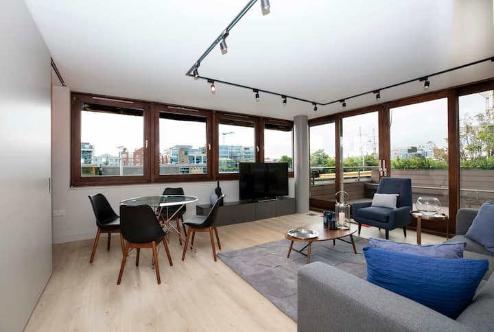 Incredible Ifsc  2 Br Apt With Amazing Views - Dublin