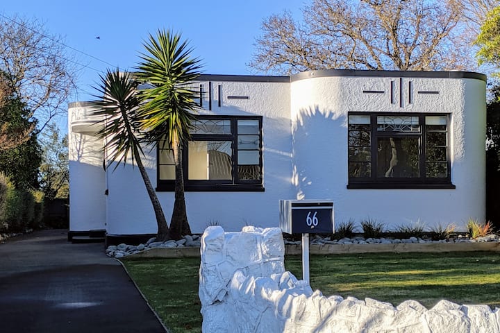 Sunny Art Deco Home In St Martins By The Hills - Christchurch, New Zealand