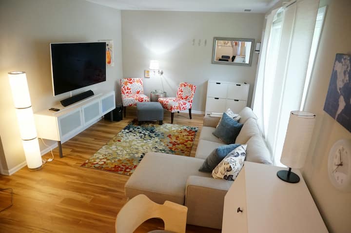 Stylish 2-bedroom Plymouth Home - Westland, MI