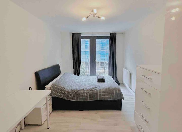 Stunning En-suite -25mins Subway To City Center - Londra