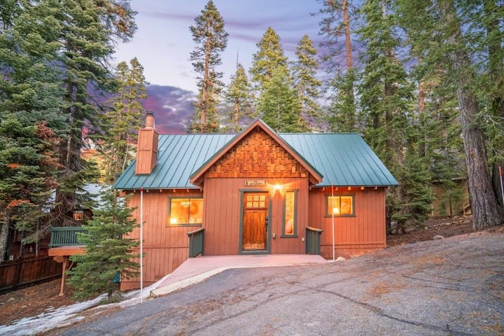Cozy Tahoe Cabin - North Lake Tahoe, CA