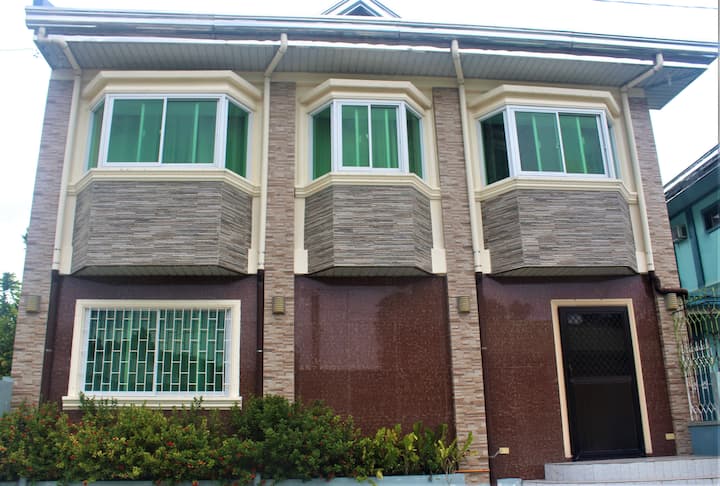 *5 Min To Beach, Main Town, - 2br, 2ba, 2ac Home - Cabangan