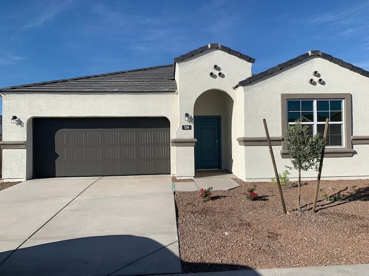 Modern Open-concept Retreat– Your Perfect Getaway! - Buckeye, AZ