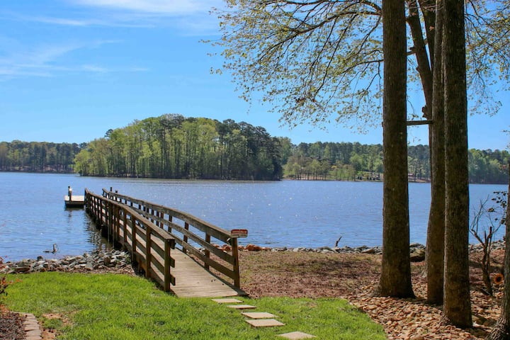 Lakefront Getaway With Private Dock – 2br Retreat - Denton, NC