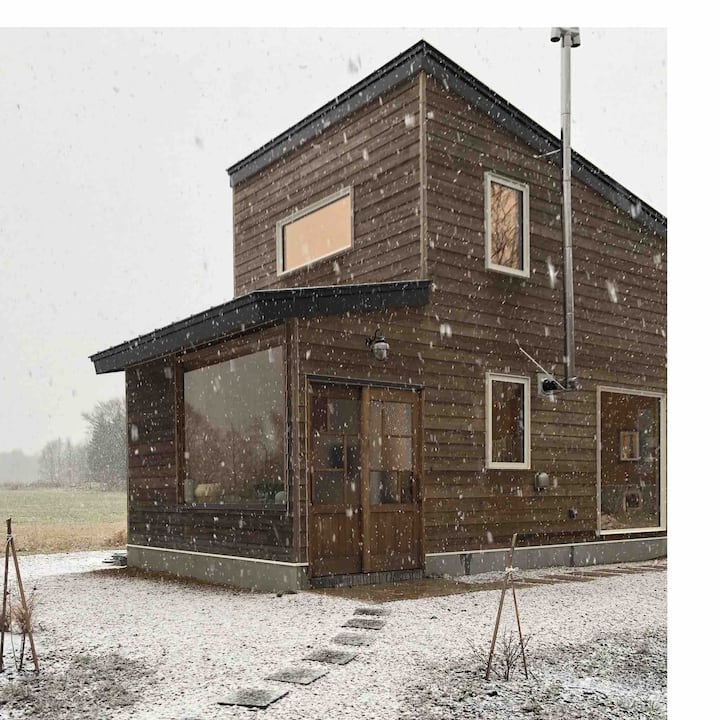 小さな森の貸し切り宿　～雪原と山並みに抱かれる冬～ - Hokkaidō