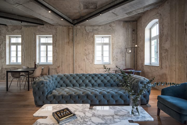 High Heritage One Bedroom. 130 Sqm+ Balcony - 