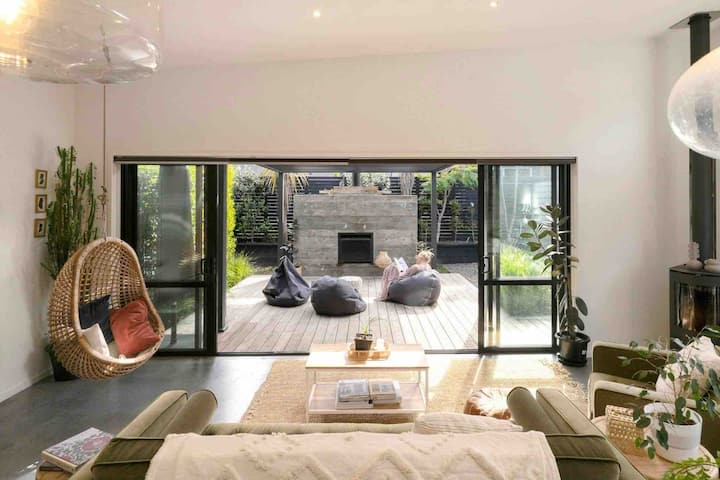 Modern Beachside Hideaway - Snells Beach