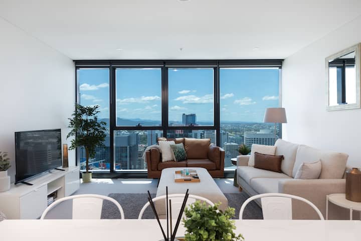 Amazing Views Spacious Living In Skytower, Carpark - Brisbane