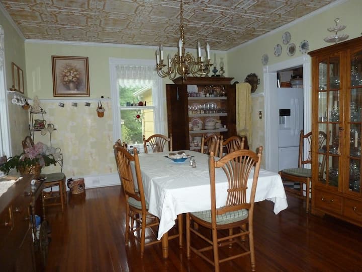 Relaxation Room - Back Inn Time - Kilmarnock, VA