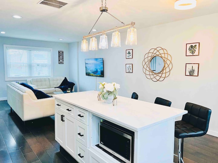 Modern Sleek 4-beds 2-bath - Columbia, MD