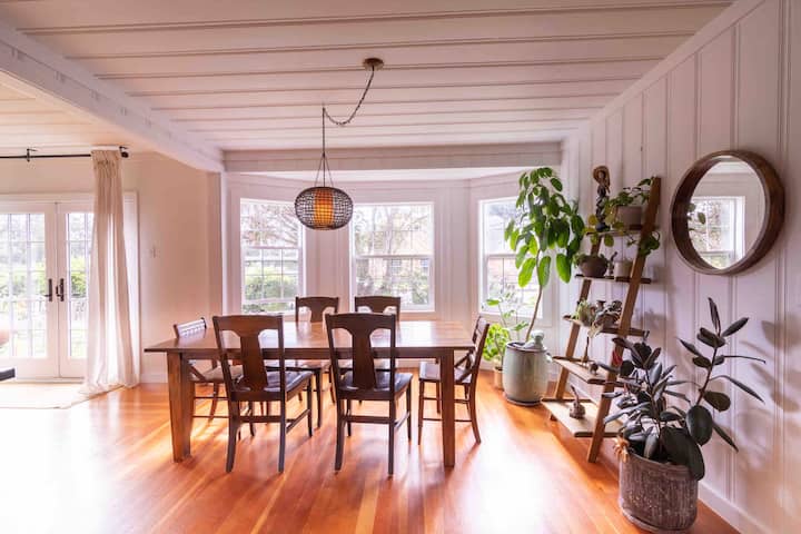 Beach Cottage Near Coastal Trail  &  Ritz - Half Moon Bay, CA