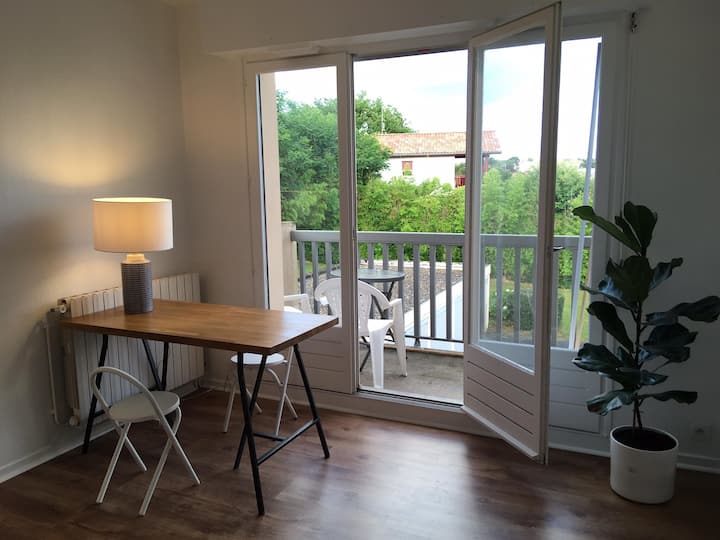 Studio Neuf Au Calme : Parking, Internet & Balcon - Anglet