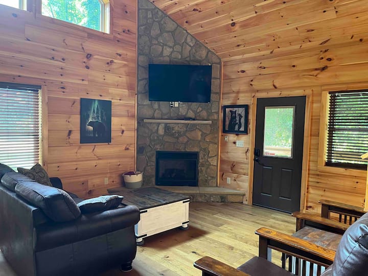 Cozy Bear 2 (Walk To Downtown, Tons Of Wild Life) - Gatlinburg, TN