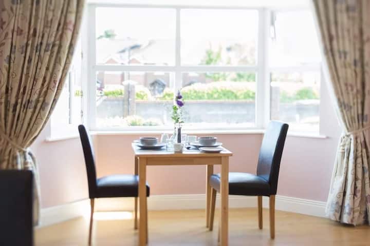 Deluxe Double Room At Caravogue House. - Trim