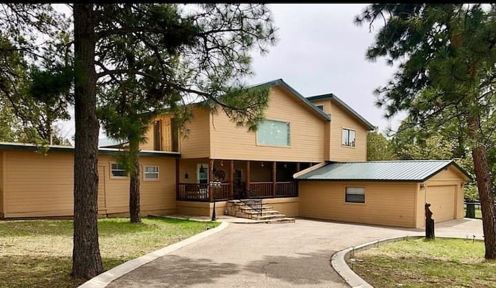 Sara’s Cabin: Cozy, Spacious Secluded - Ruidoso, NM