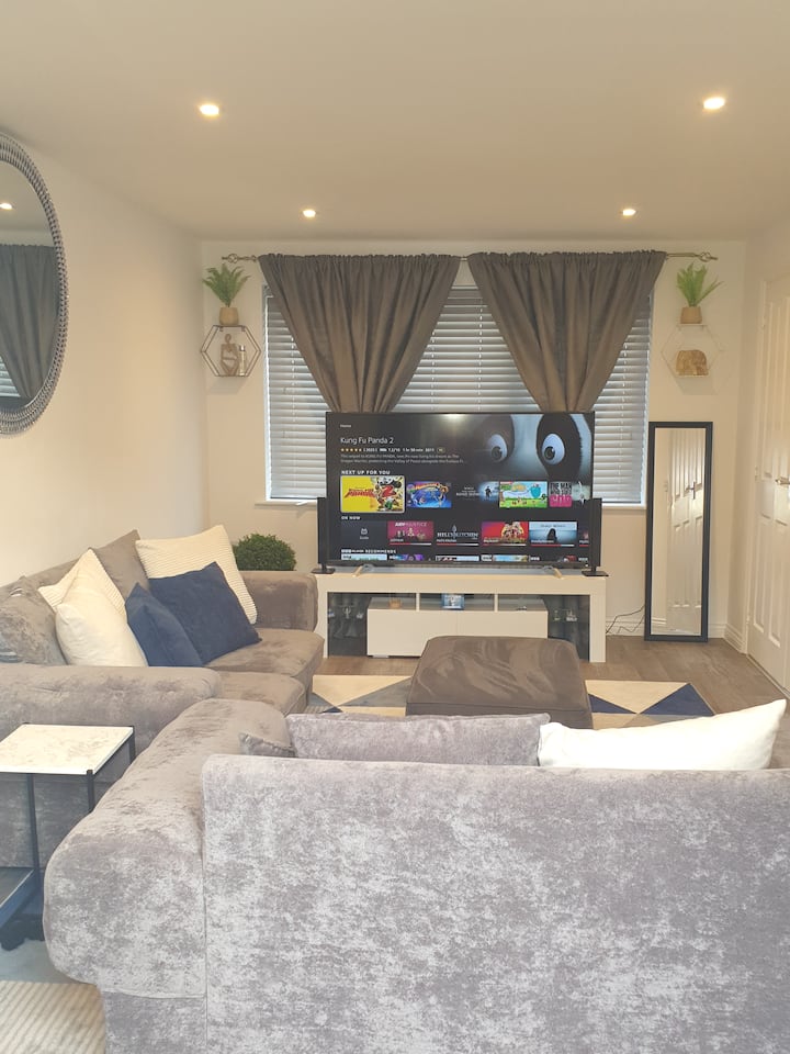 Beautiful Double Room With Netflix Tv Basingstoke - Basingstoke