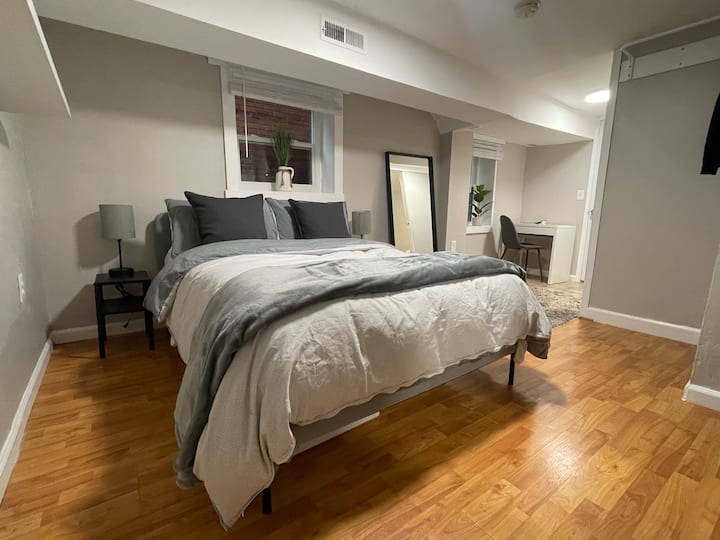 Bedroom With Ensuite Bath Close To The Monuments - Washington, DC