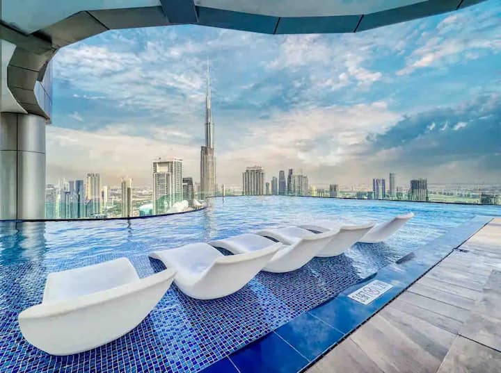 Highest Infinity Pool Downtown - Dubai