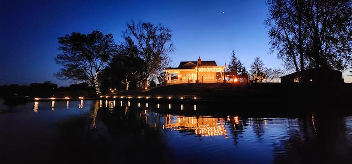 Light Of Christ On The Lake With Outdoor Shower - Moses Lake, WA
