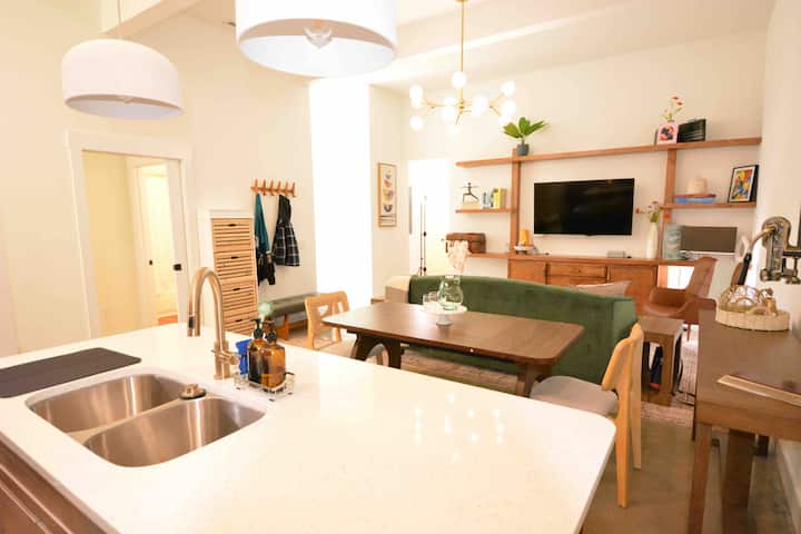 12ft Ceiling Cozy Retreat - Spartanburg, SC