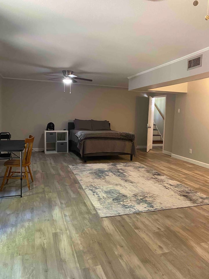 #Private Basement Room & Bath# - Hattiesburg, MS