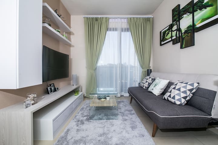 Designer Condo With Mountain View (23rd Floor) - Pattaya City